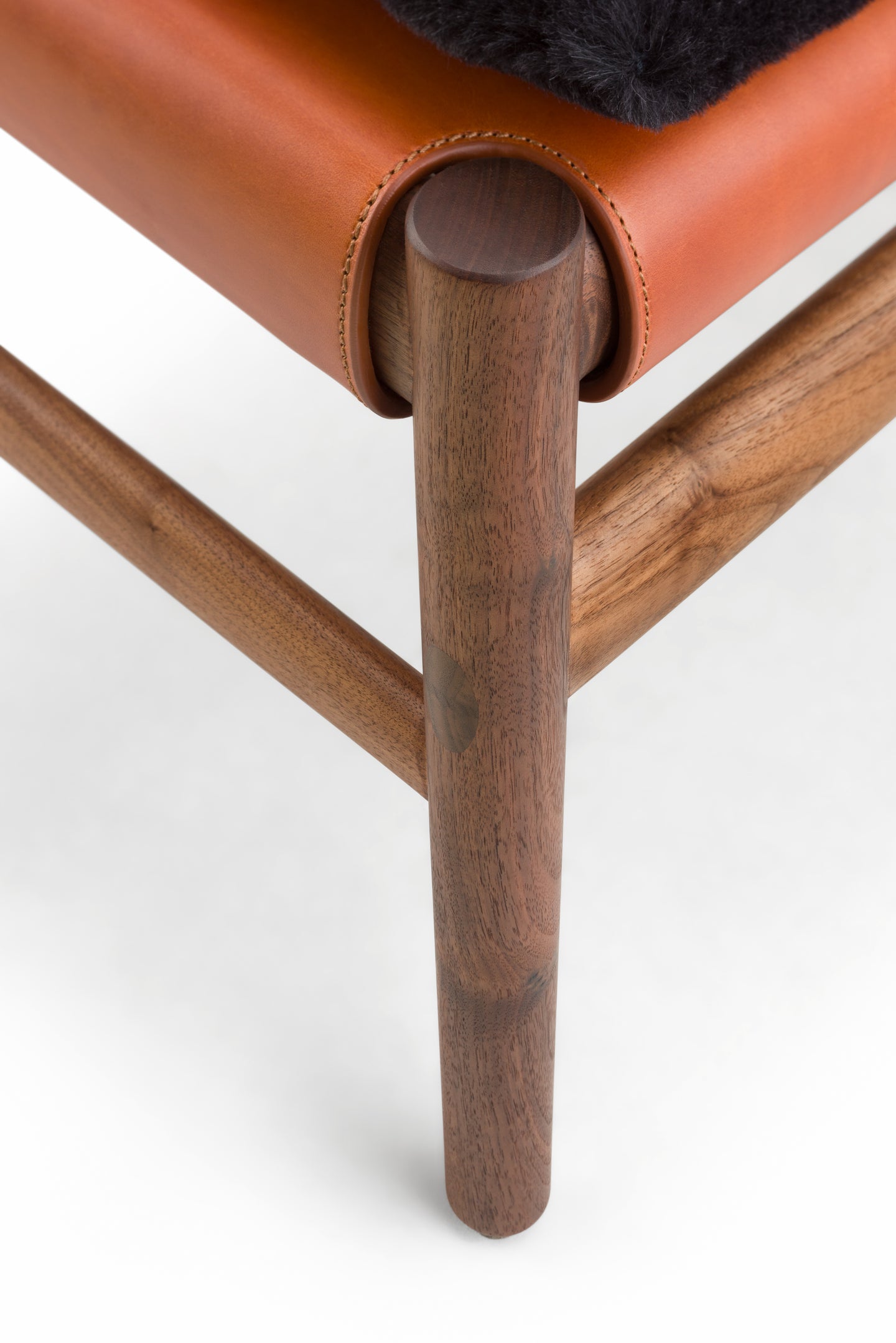 Sela Medium Bench – Hammer And Spear